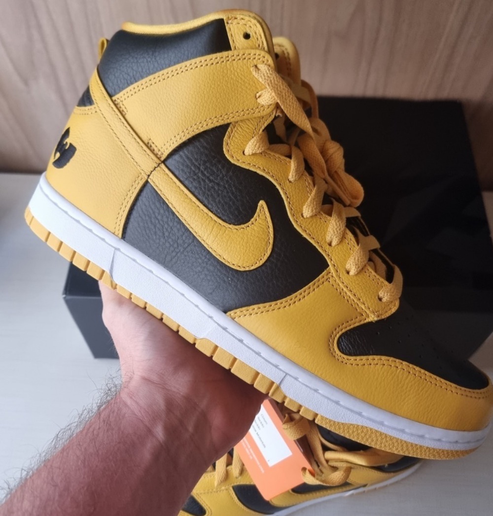 Wu-Tang Clan x Nike Dunk High Black and Pollen - Droper