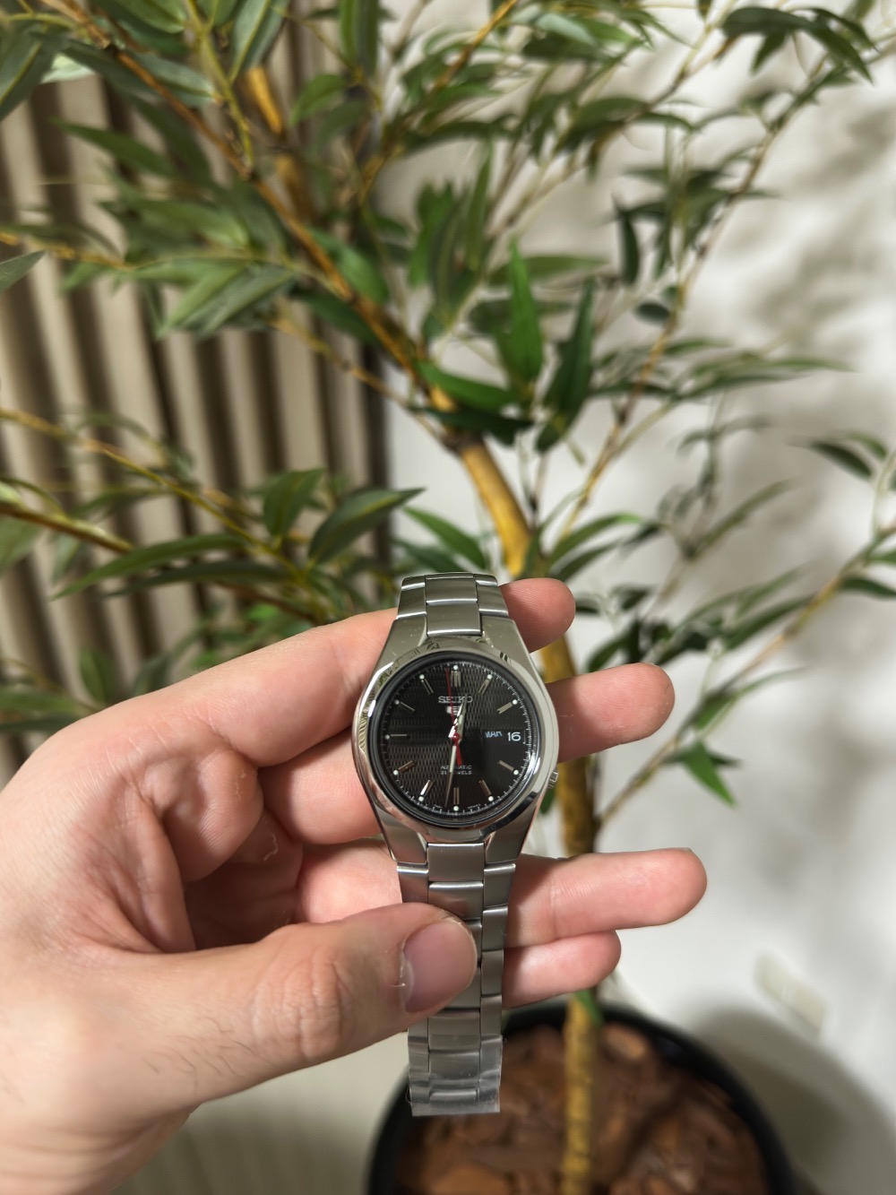 Seiko Series 5 Automatic Black Dial Men's Watch SNK607 - Droper